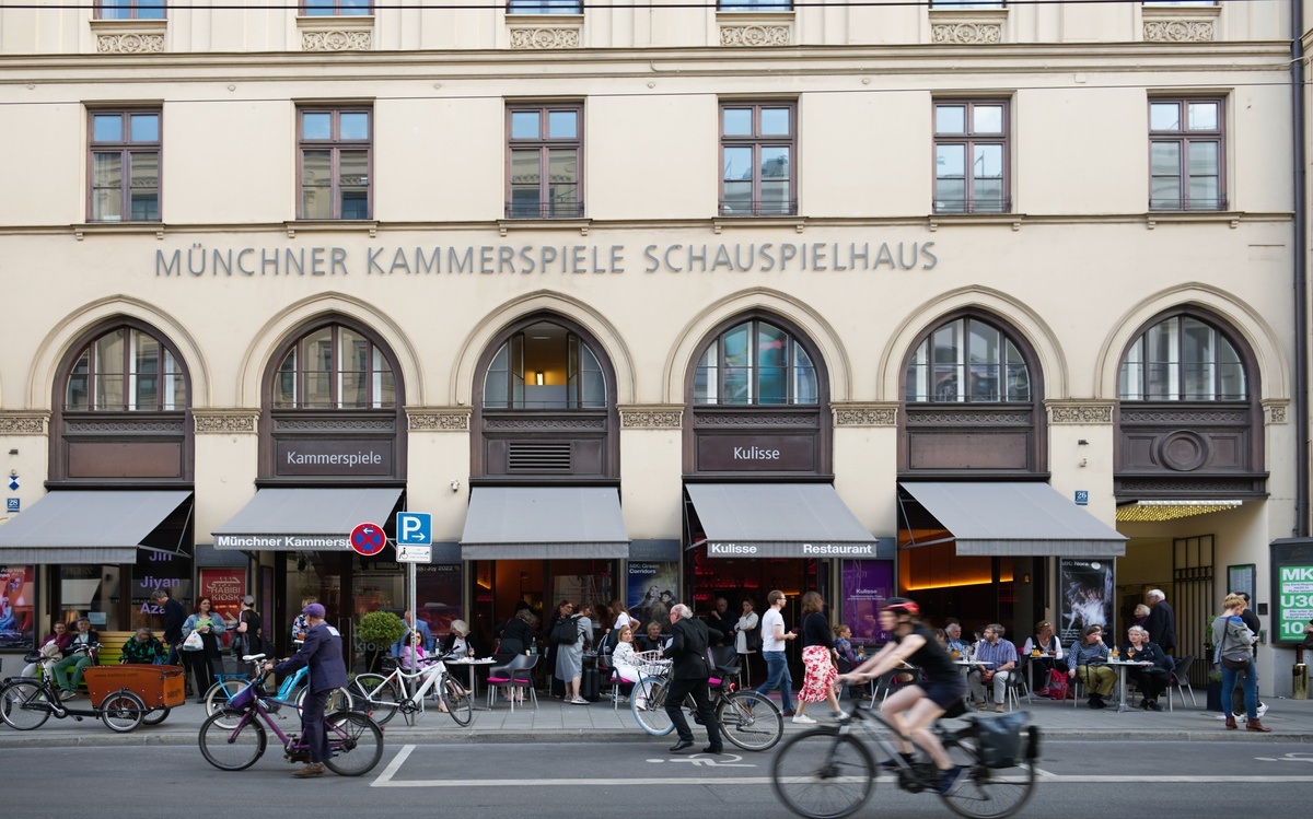 Theater in München: Spielzeiten 2025-2026 - Rausgegangen