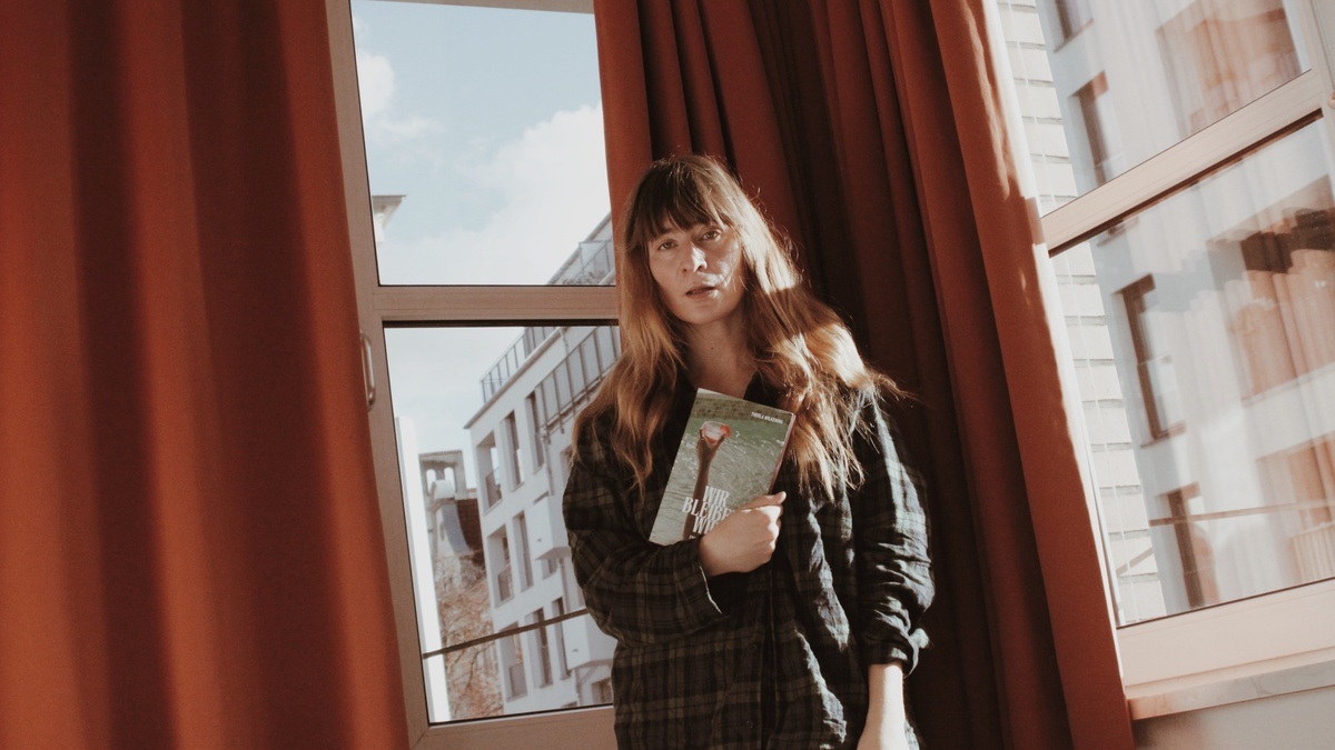 Wir Bleiben Wir - Lesung & Gespräch mit Thekla Wilkening on 27.01.2026 ...