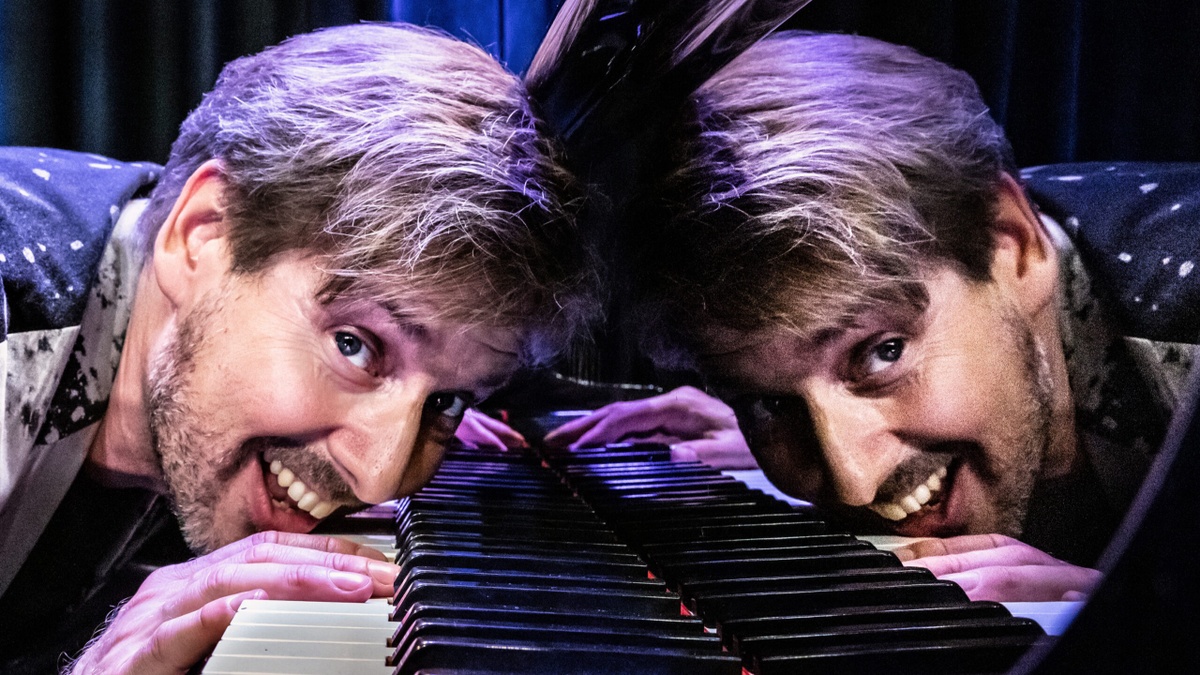 Daniel Helfrich „Ich hab mir gerade noch gefehlt“ on 12.11.2026 in ...