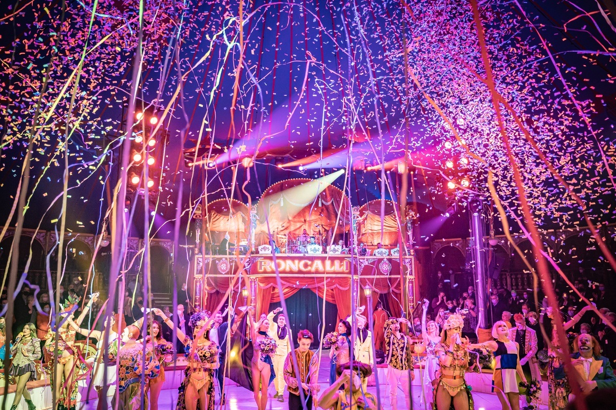 Clear the ring for daredevil acrobatics: Circus Theater Roncalli ...