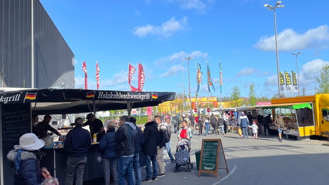 Elegantes Hochberg Flohmarkt Lbeck Bild