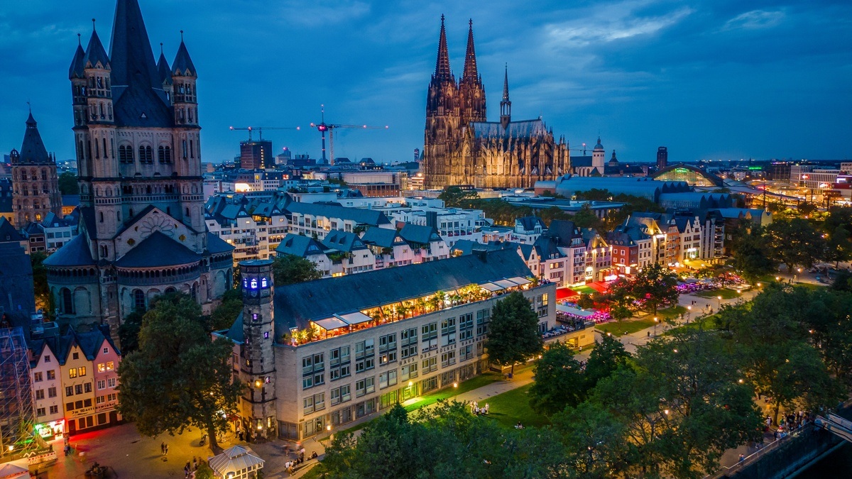 Rheinloft Cologne: Rooftop-Eventlocation in Köln mit Palmen-Dachgarten ...
