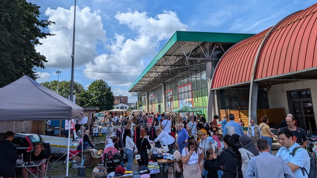 Elegantes Hochberg Flohmarkt Lbeck Bild